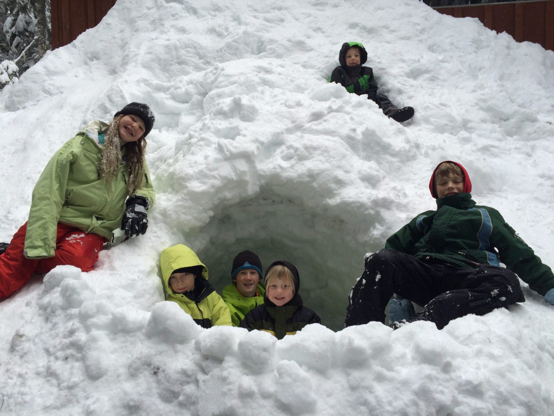 Get Ready: Family Snow Adventures - Trackers Earth